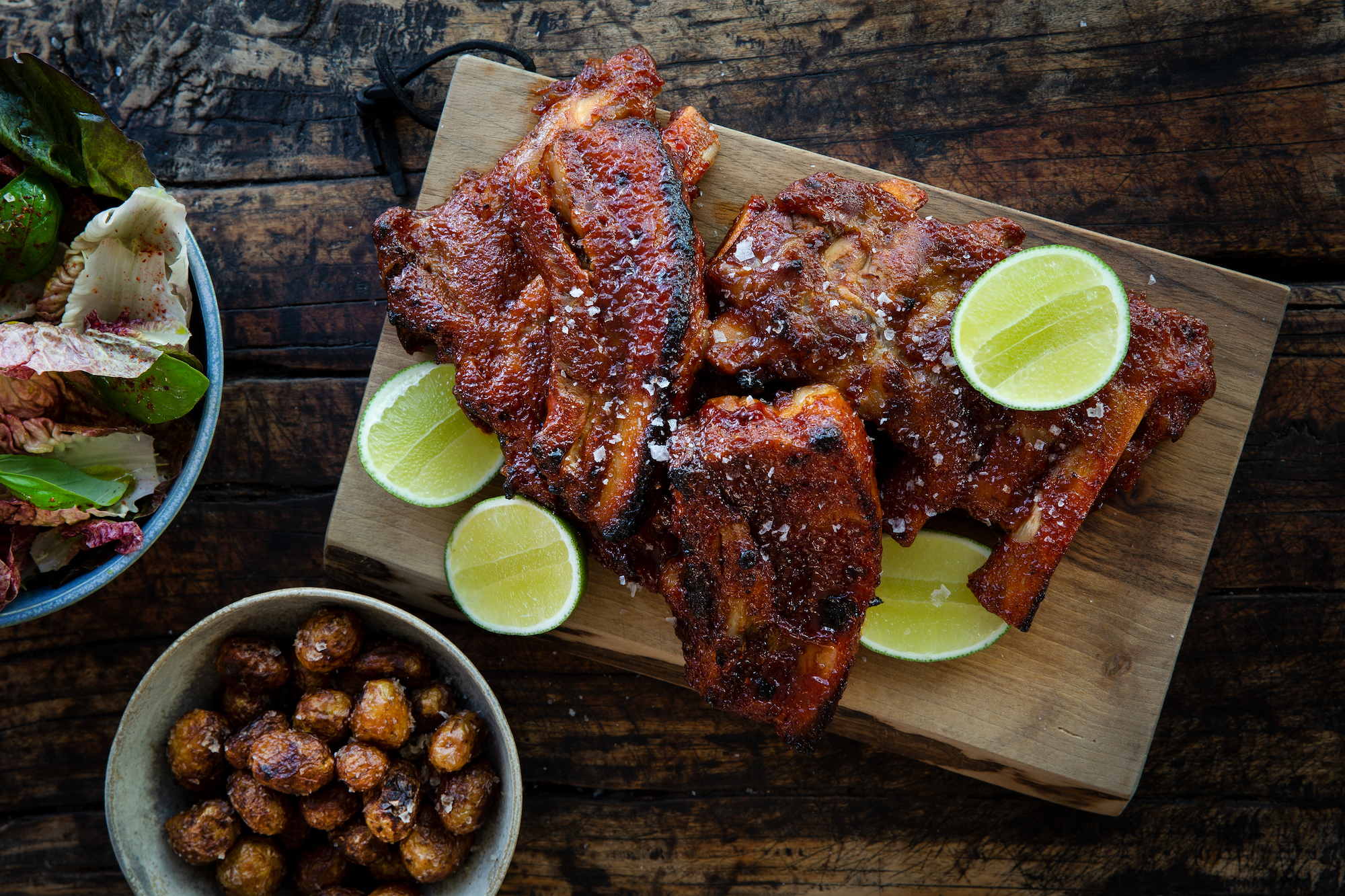 BBQ - Opskrift på braiseret revelsben og kalveribben med bbq sauce